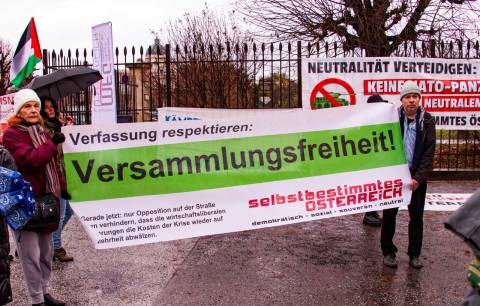 Avantgarde der Verteidigung der Rechte, wie sie in der Verfassung ...